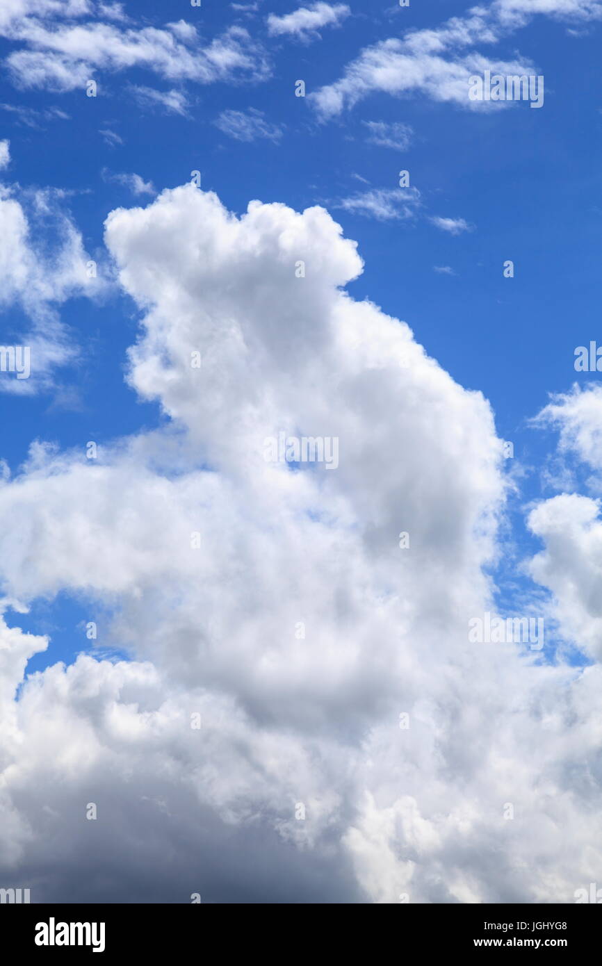 Broken cloud cover hi-res stock photography and images - Alamy