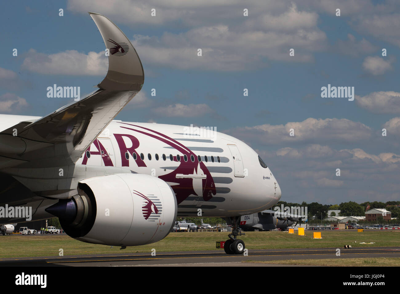 Airbus a350 xwb qatar hi-res stock photography and images - Alamy