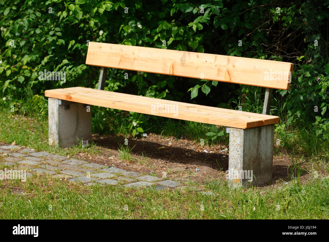 New wooden park bench hi-res stock photography and images - Alamy