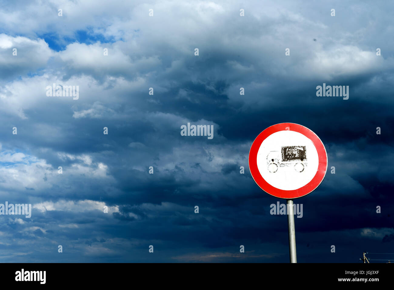 Lorry traffic sign hi-res stock photography and images - Alamy