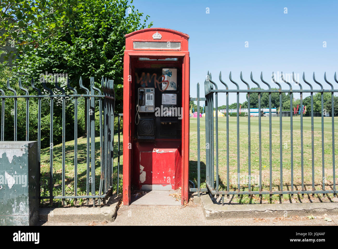 K2 kiosk red telephone box hi-res stock photography and images - Alamy