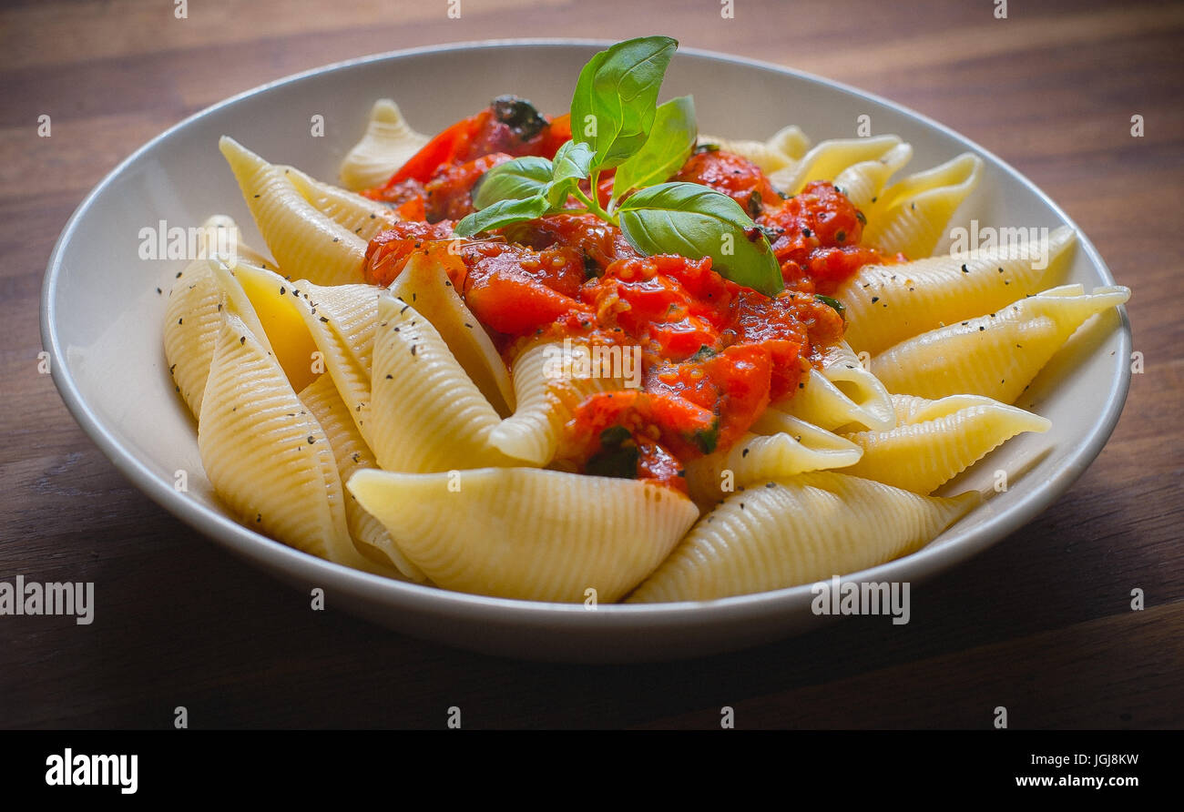 Conchiglioni rigata hi-res stock photography and images - Alamy