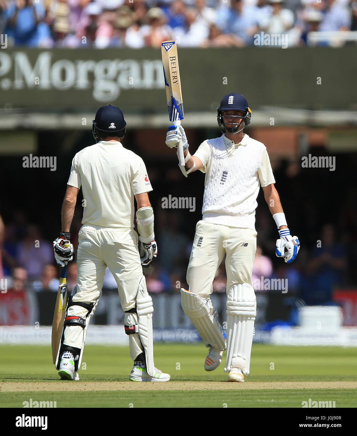 Test cricket bat hi-res stock photography and images - Alamy