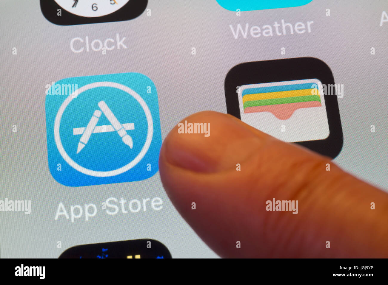 Apple app store icon hi-res stock photography and images - Alamy