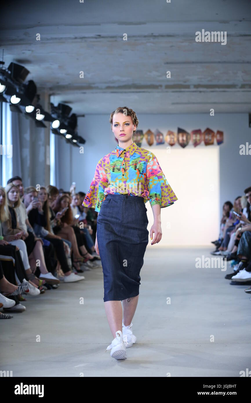 Berlin, Germany. 07th July, 2017. The photo shows models with the ...