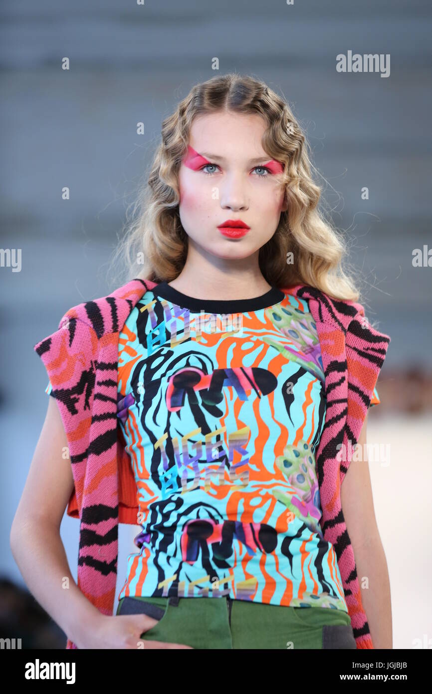 Berlin, Germany. 07th July, 2017. The photo shows models with the ...