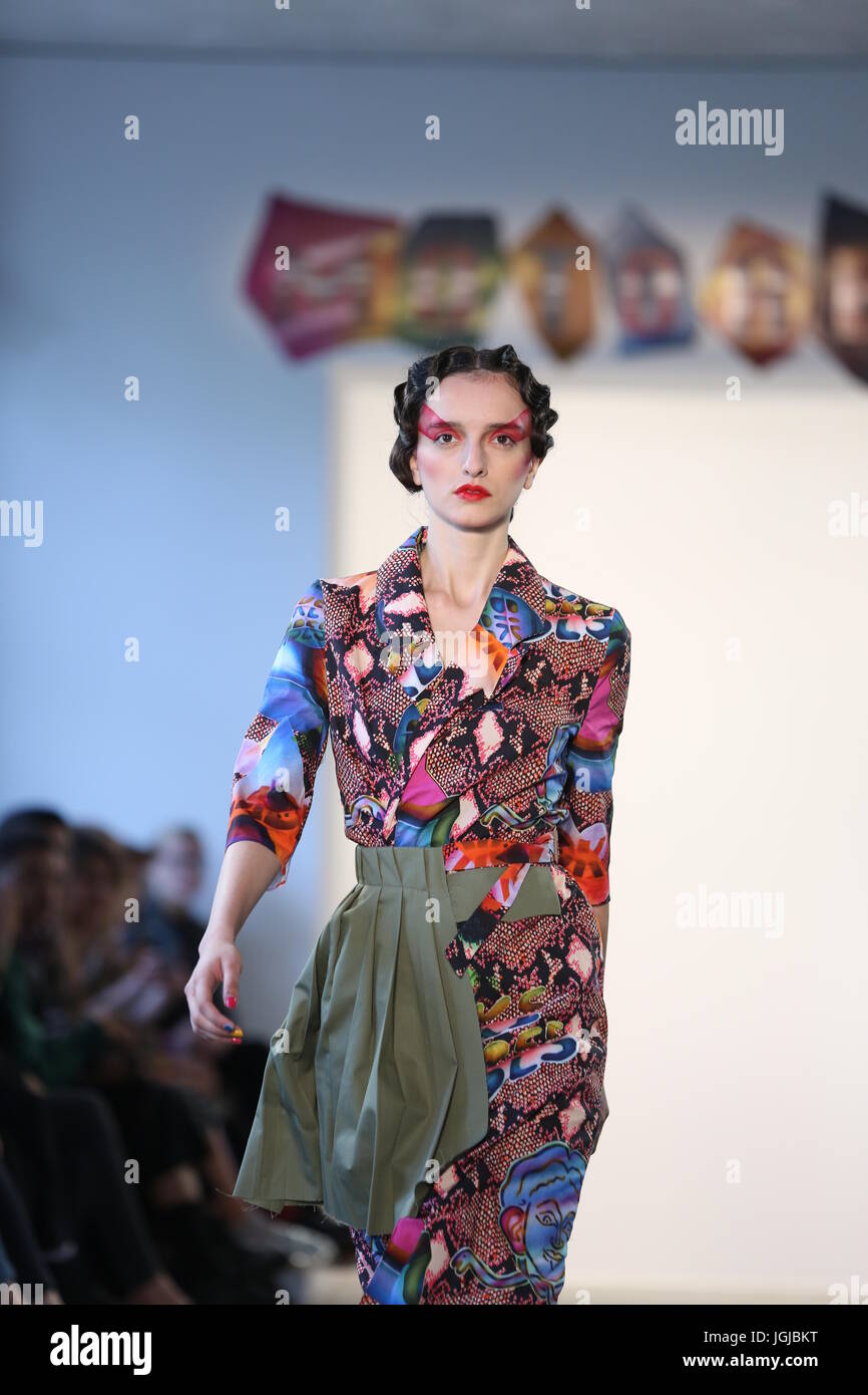 Berlin, Germany. 07th July, 2017. The photo shows models with the ...