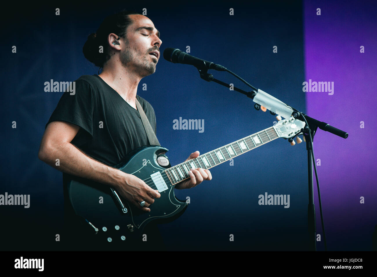 Local Natives performing at Barclaycard's British Summertime in Hyde ...