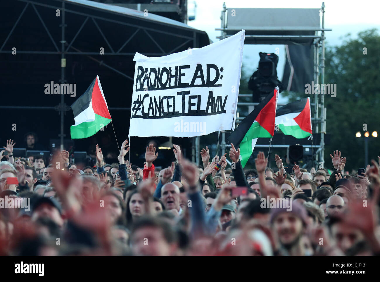 Palestinian flags hi-res stock photography and images - Alamy