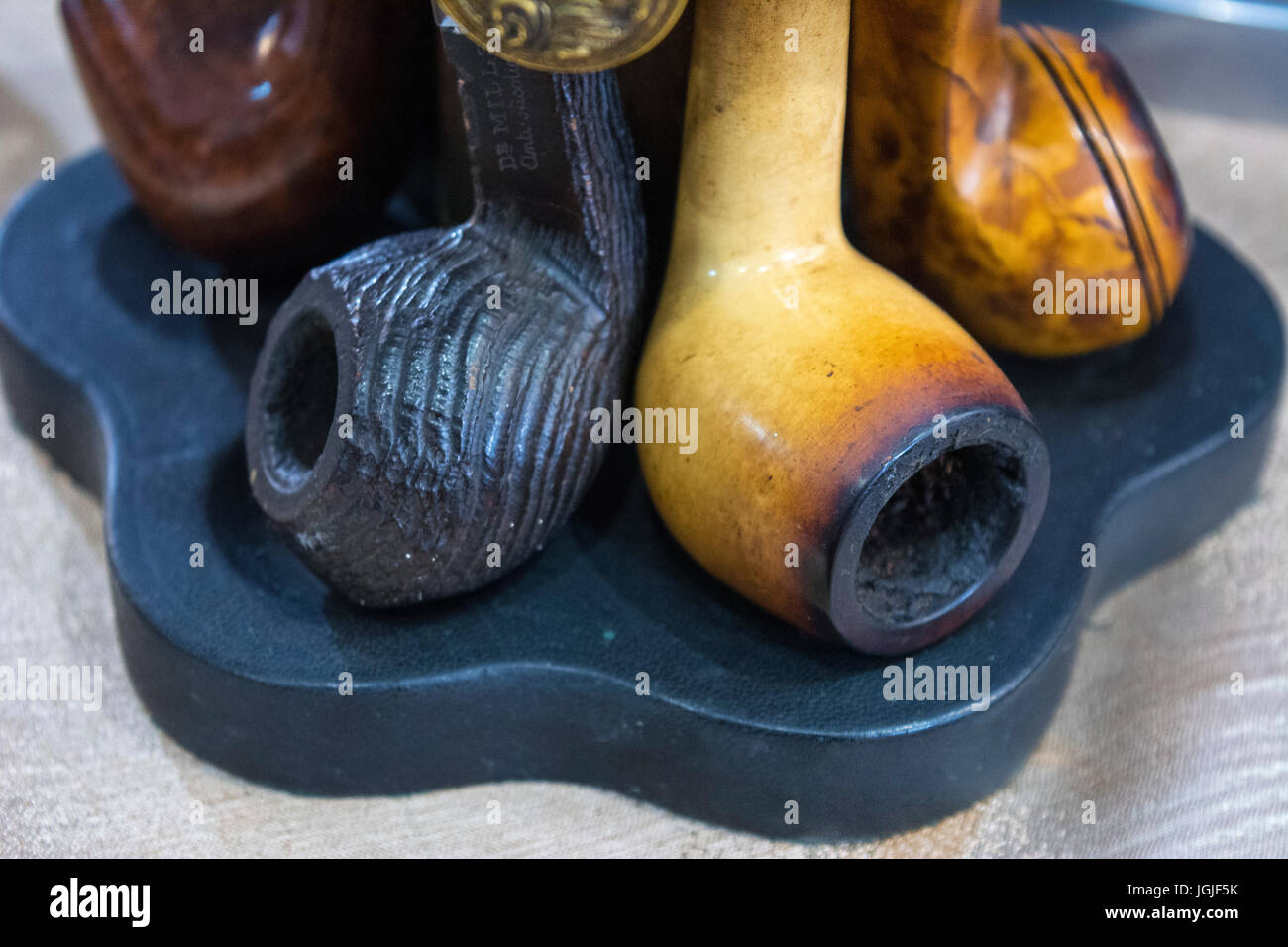 Decorative smoking pipes hi-res stock photography and images - Alamy