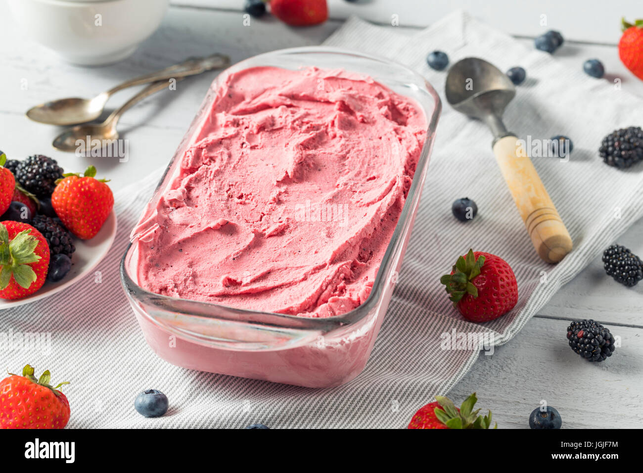 Berry ice cream hi-res stock photography and images - Alamy