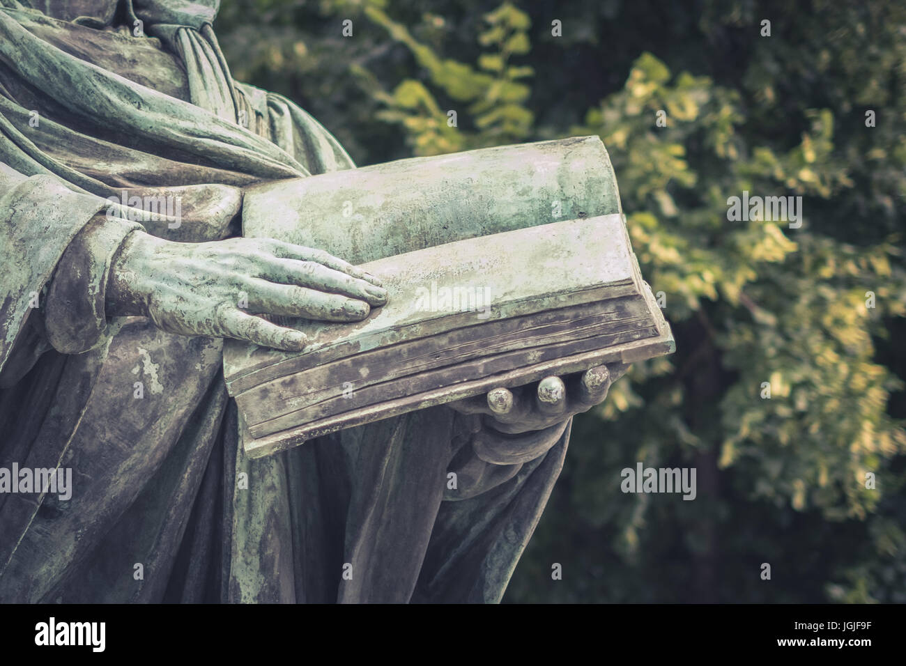 Statue of wisdom and knowledge hi-res stock photography and images - Alamy