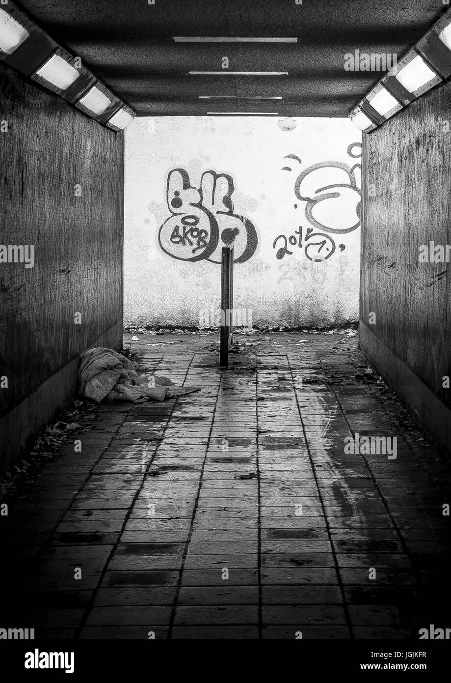 Graffiti homeless sleeping hi-res stock photography and images - Alamy