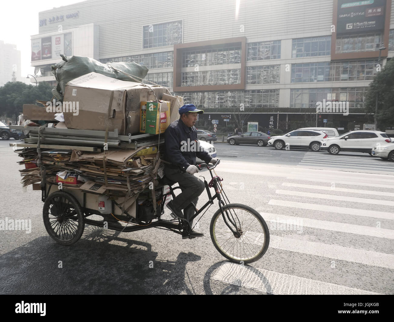 Three wheeled cart hi-res stock photography and images - Alamy