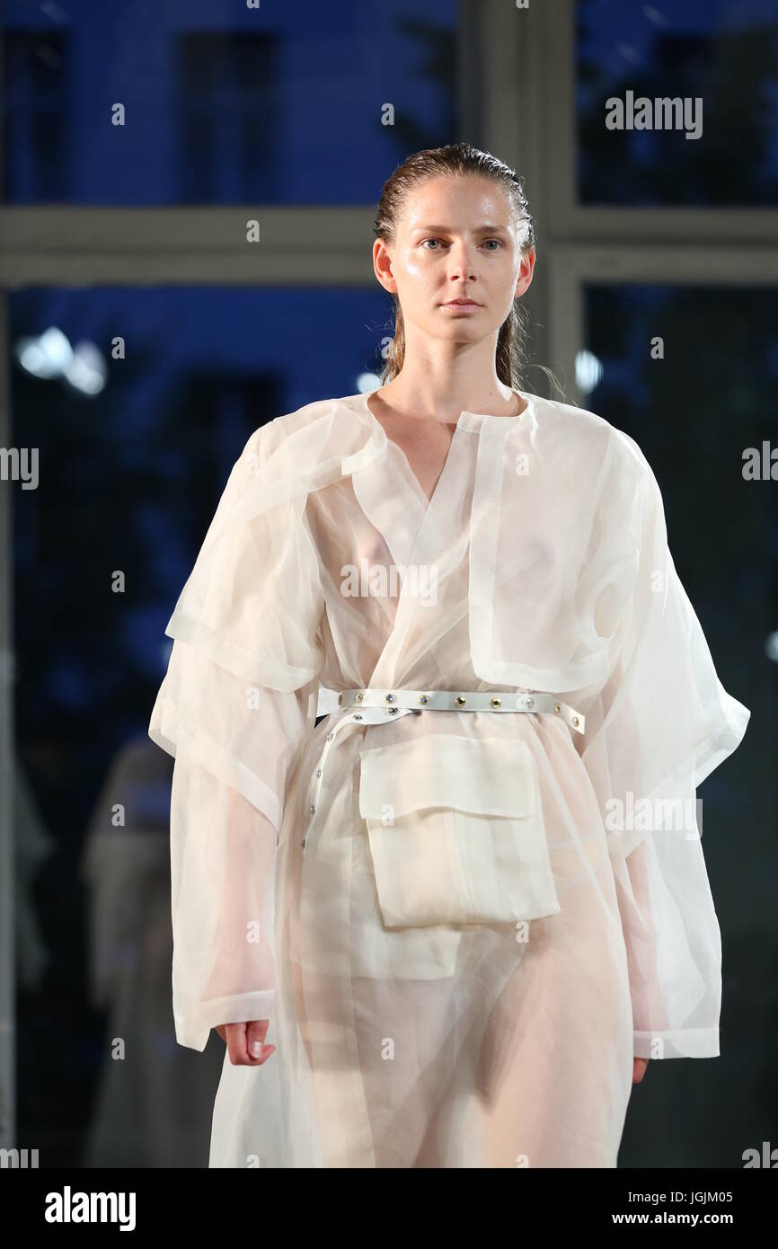 Berlin, Germany. 07th July, 2017. The photo shows models with the ...