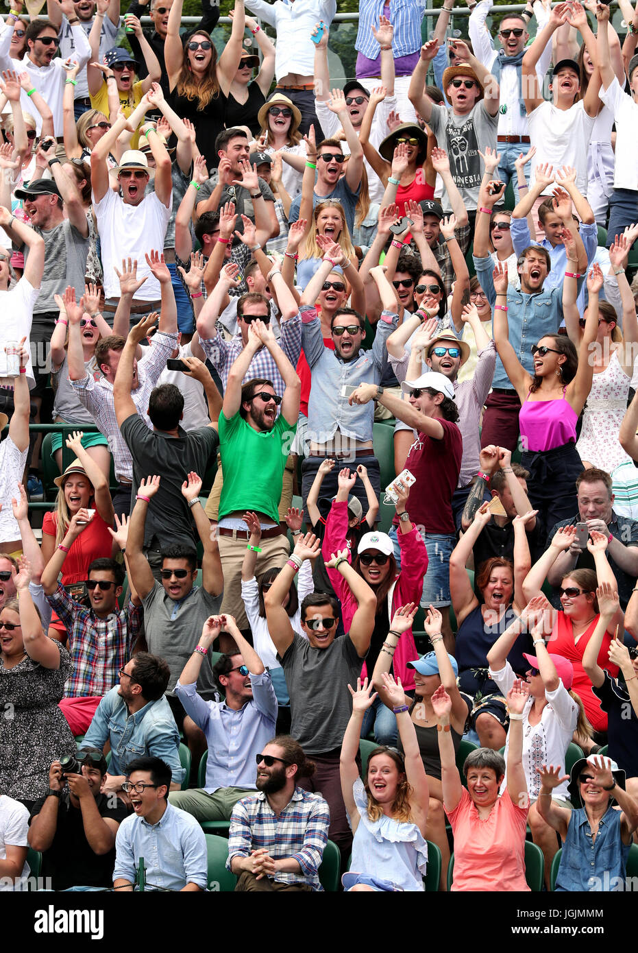 Mexican wave crowd hi-res stock photography and images - Alamy