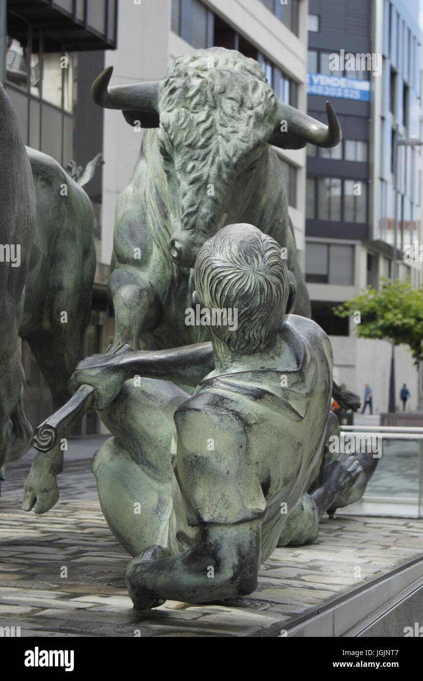 Running of the bulls, pamplona 2017 hi-res stock photography and images ...