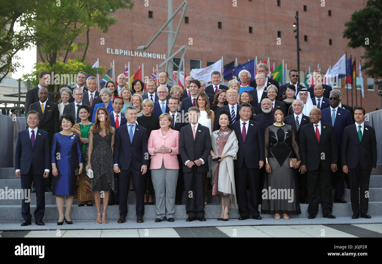 Heads state government pose group hi-res stock photography and images ...