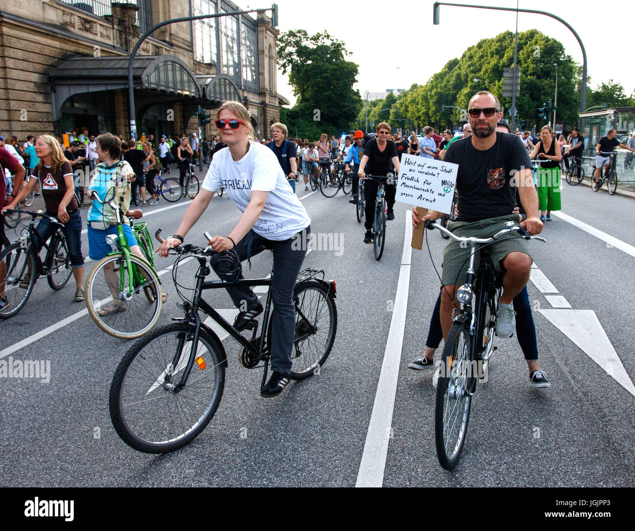 Hamburg, Germany. 7th July, 2017. Participants of the bicycle ...