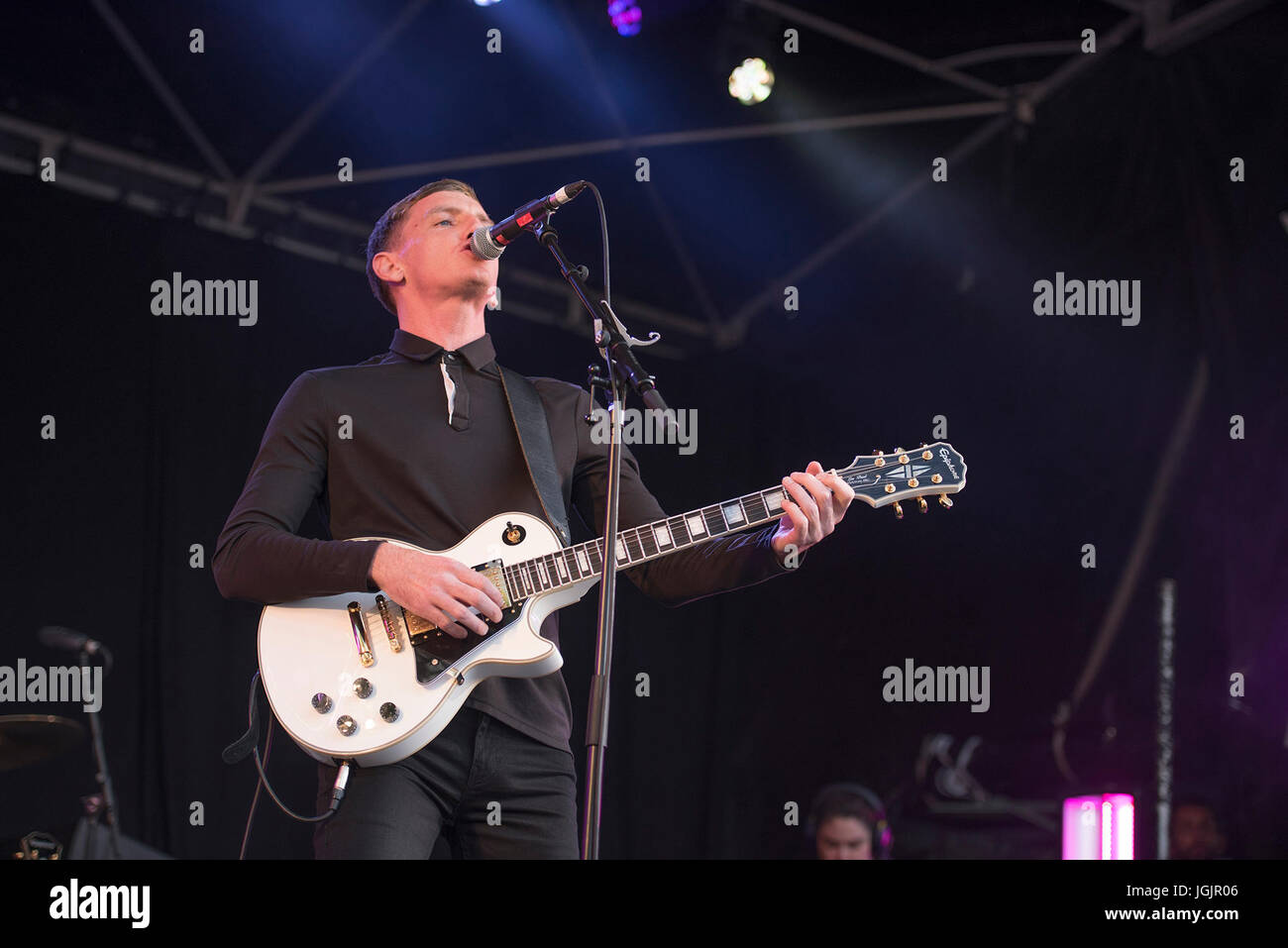 Glasgow, UK. 07th July, 2017. Louis Berry performs on the King Tut's ...