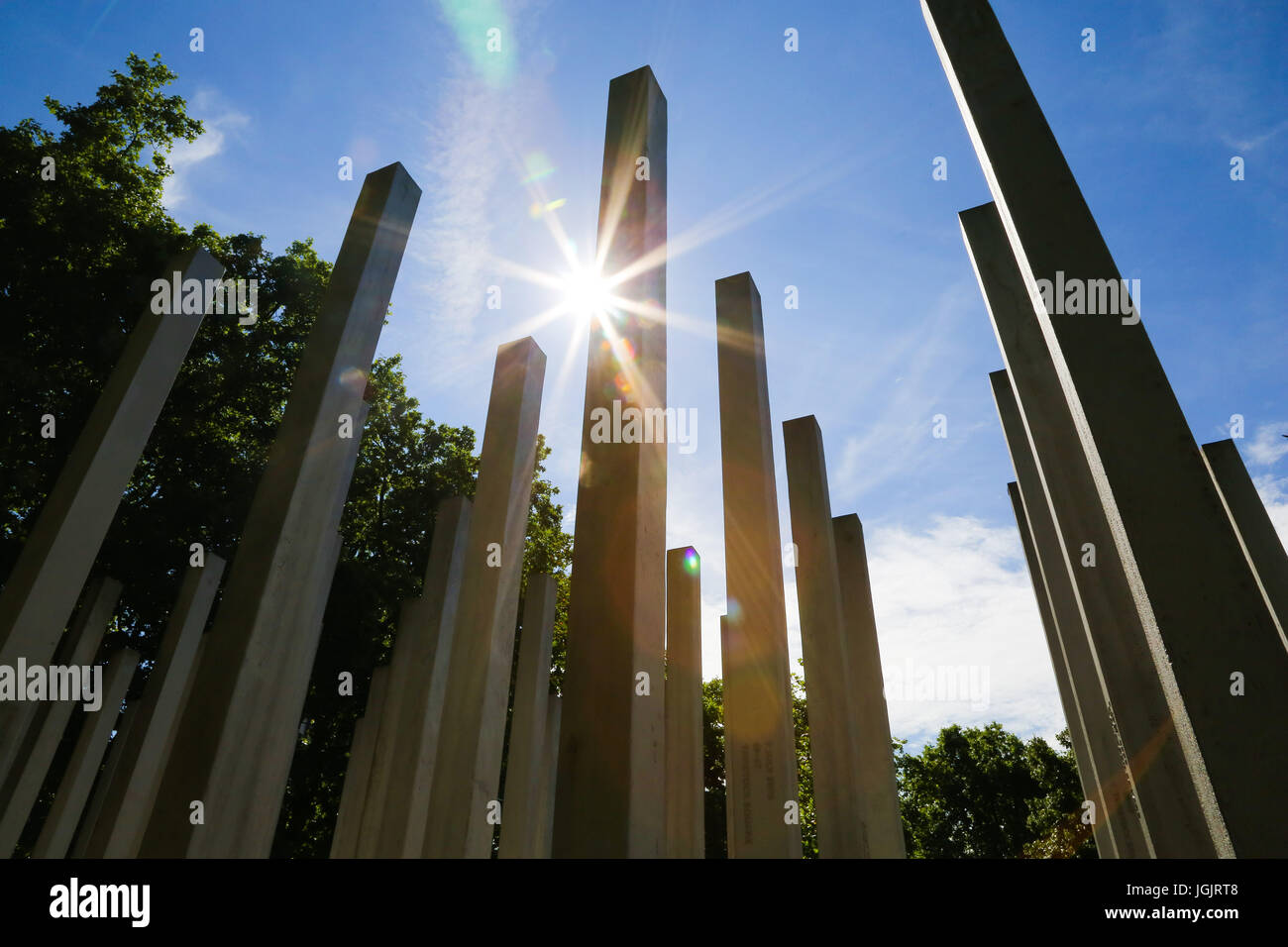 Hyde Park. London, UK. 7th July, 2017. Blue skies over the 7/7 memorial ...