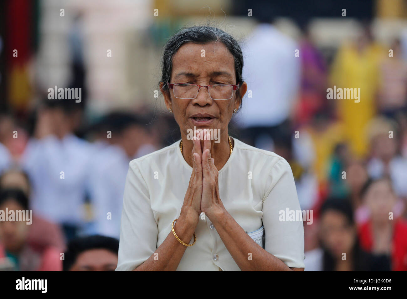 Yangon, Myanmar. 8th July, 2017. A buddhist devotee pays homage during ...