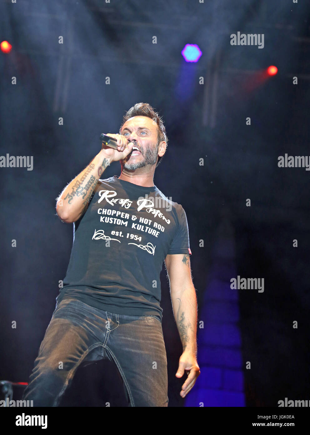 Italian singer nek hi-res stock photography and images - Alamy