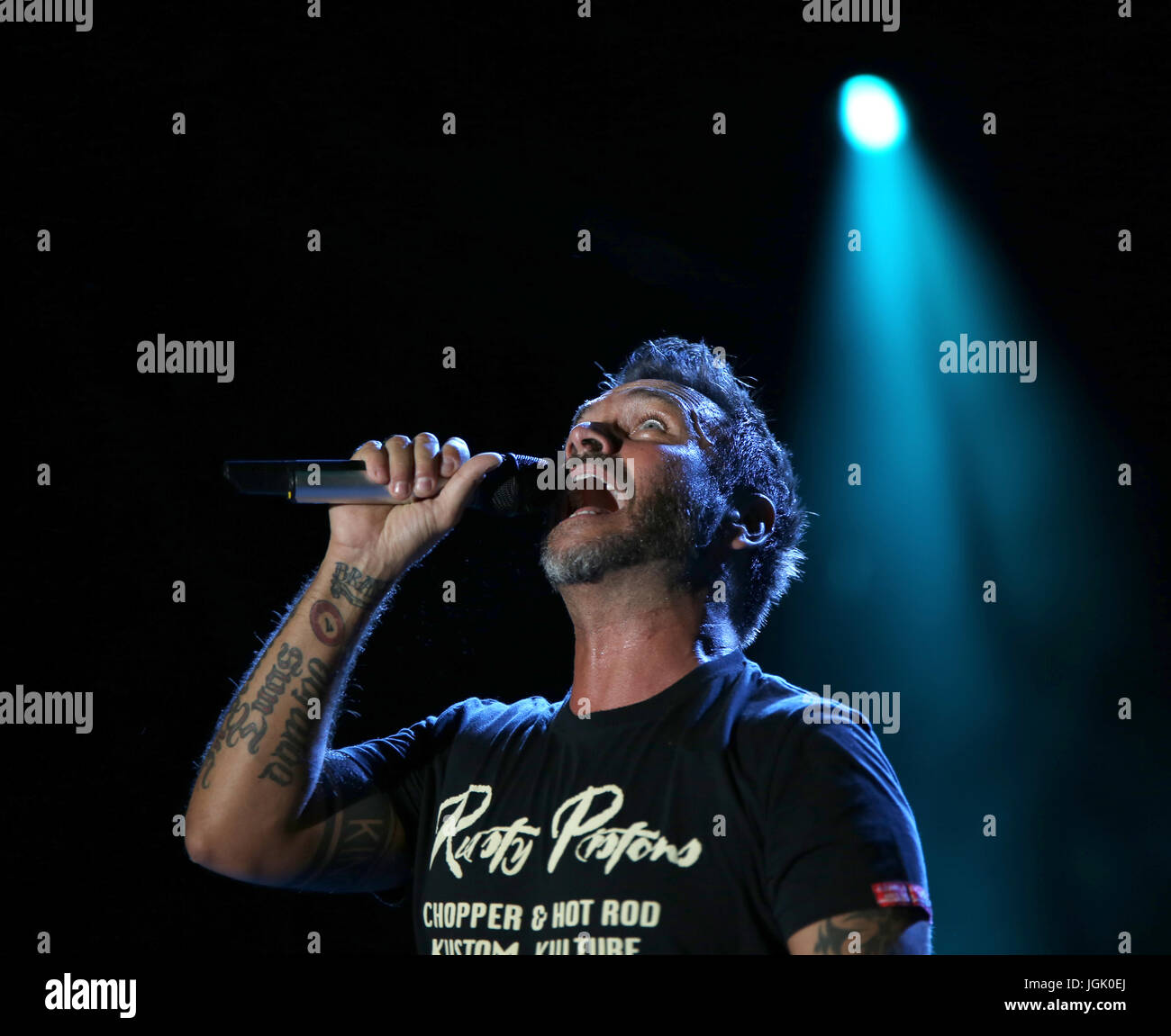 Italian singer nek hi-res stock photography and images - Alamy