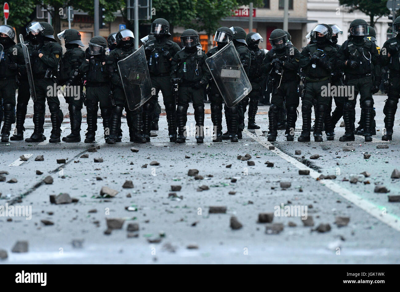 Hamburg, Germany. 7th July, 2017. A row of riot police stand on a ...