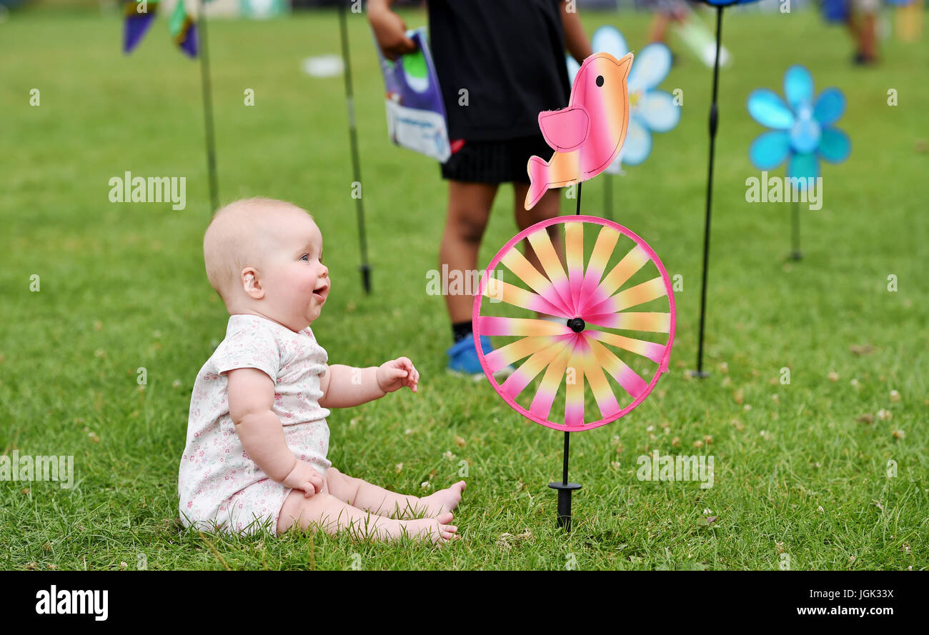Baby kites hi-res stock photography and images - Alamy