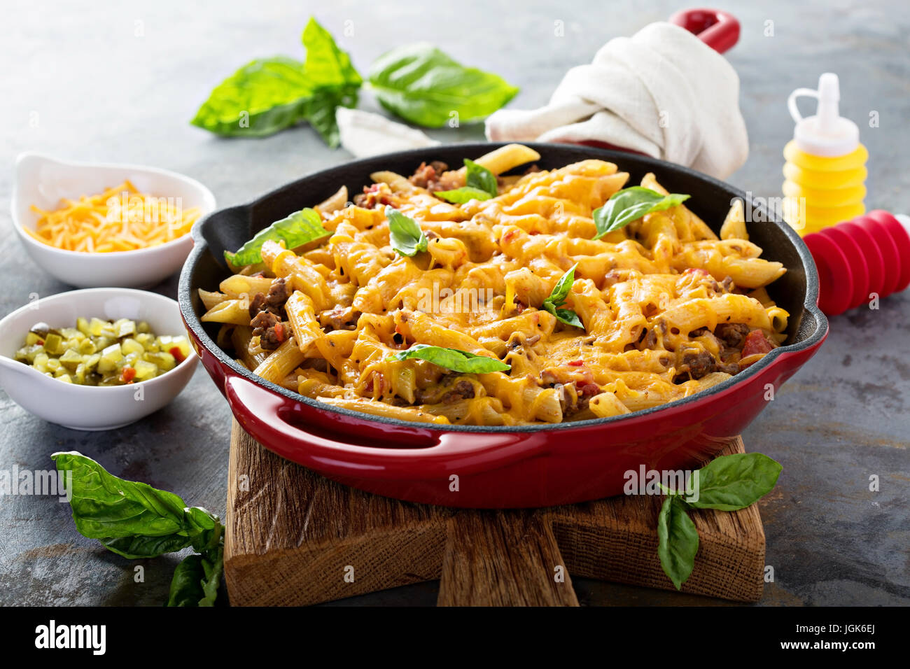 Cheesy Pasta Stock Photos & Cheesy Pasta Stock Images - Alamy