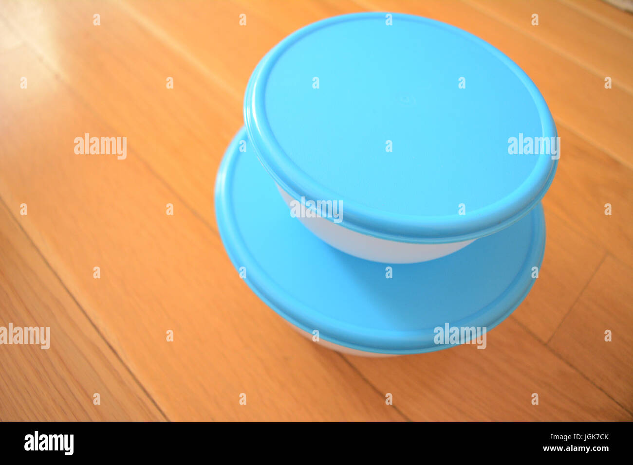 Blue cake storage container hi-res stock photography and images - Alamy