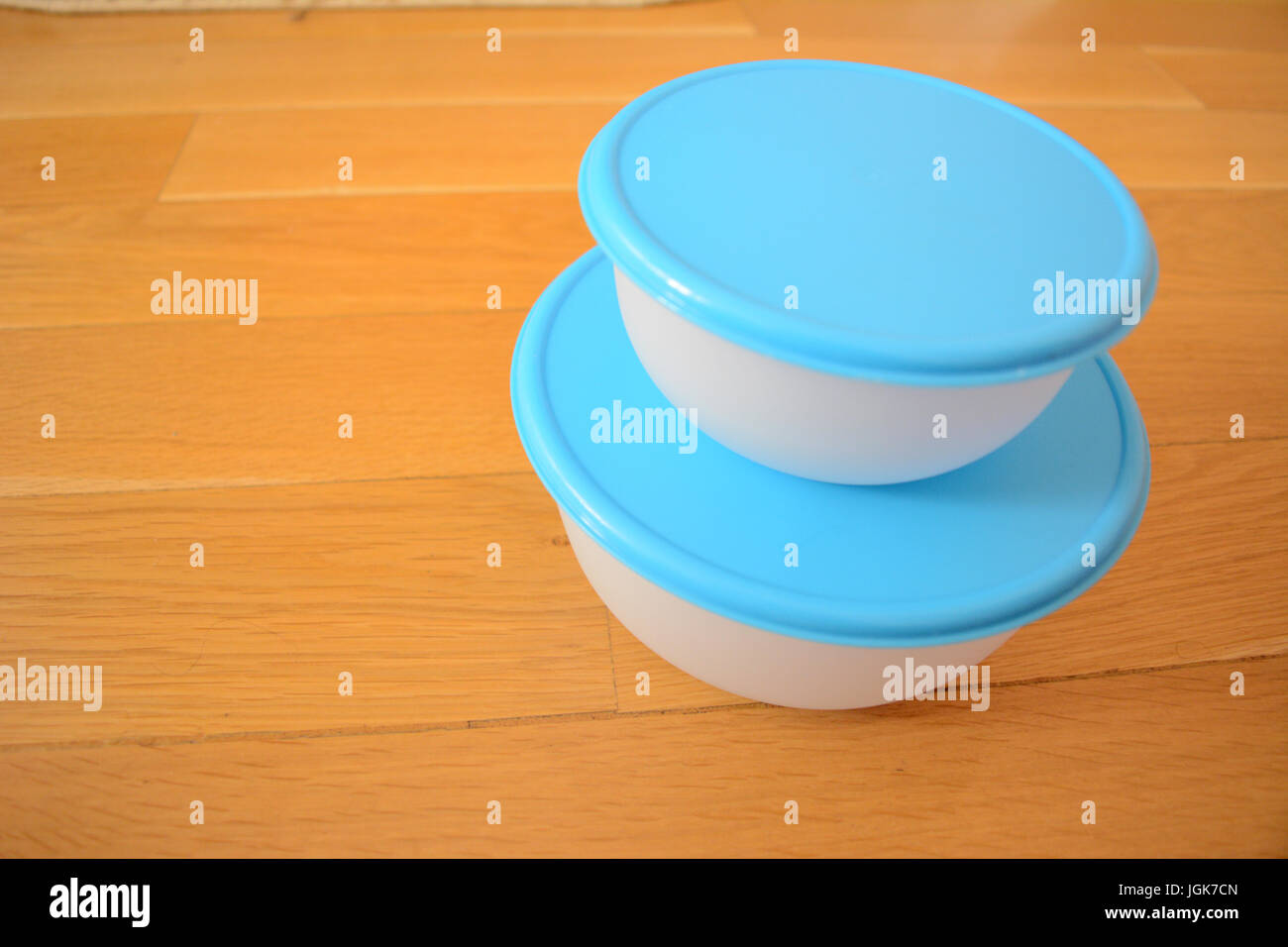 Blue cake storage container hi-res stock photography and images - Alamy