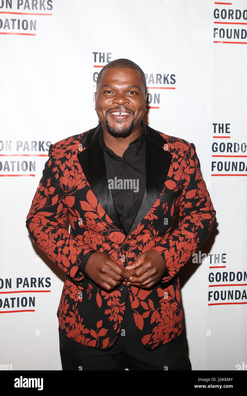 The Gordon Parks Foundation honors Congressman John Lewis, Mavis ...