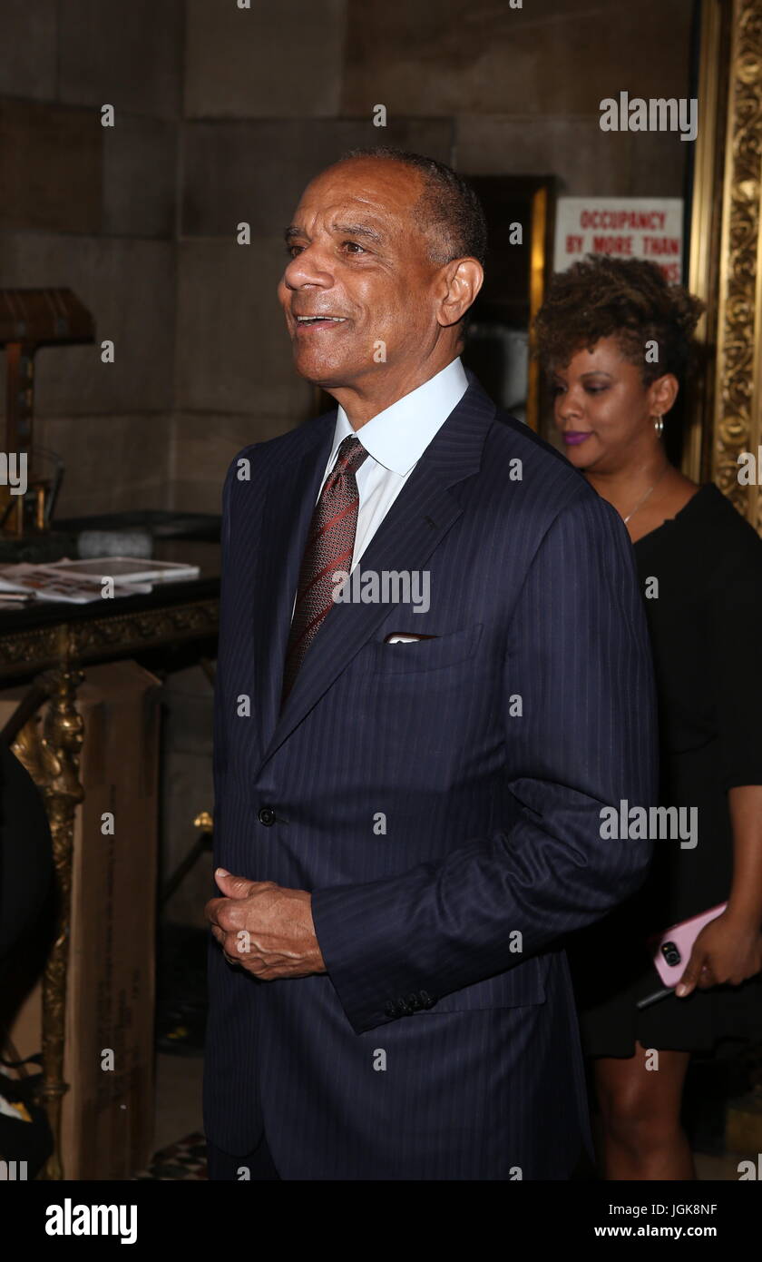 The Gordon Parks Foundation honors Congressman John Lewis, Mavis ...