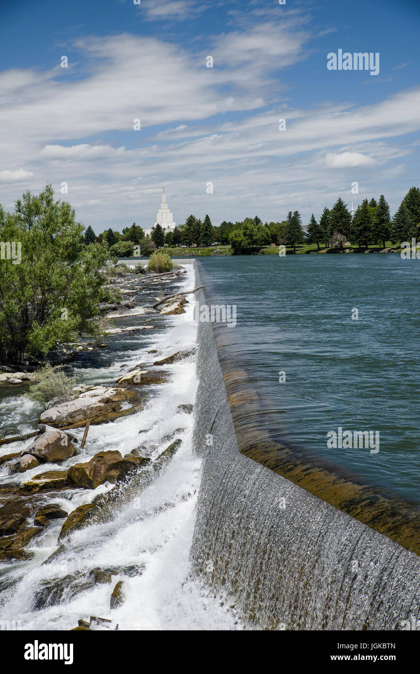 Snake River dam and hydroelectric reservoir on the Snake River. Idaho ...