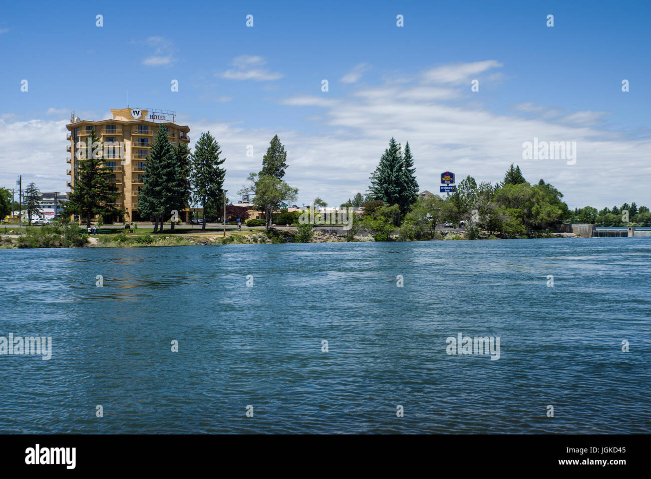 Inn by river hi-res stock photography and images - Alamy