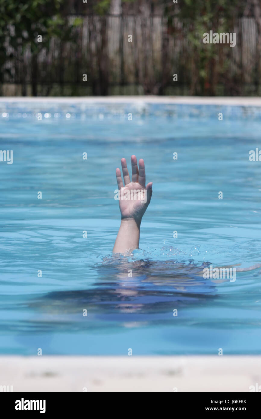 Drowning girl hi-res stock photography and images - Alamy