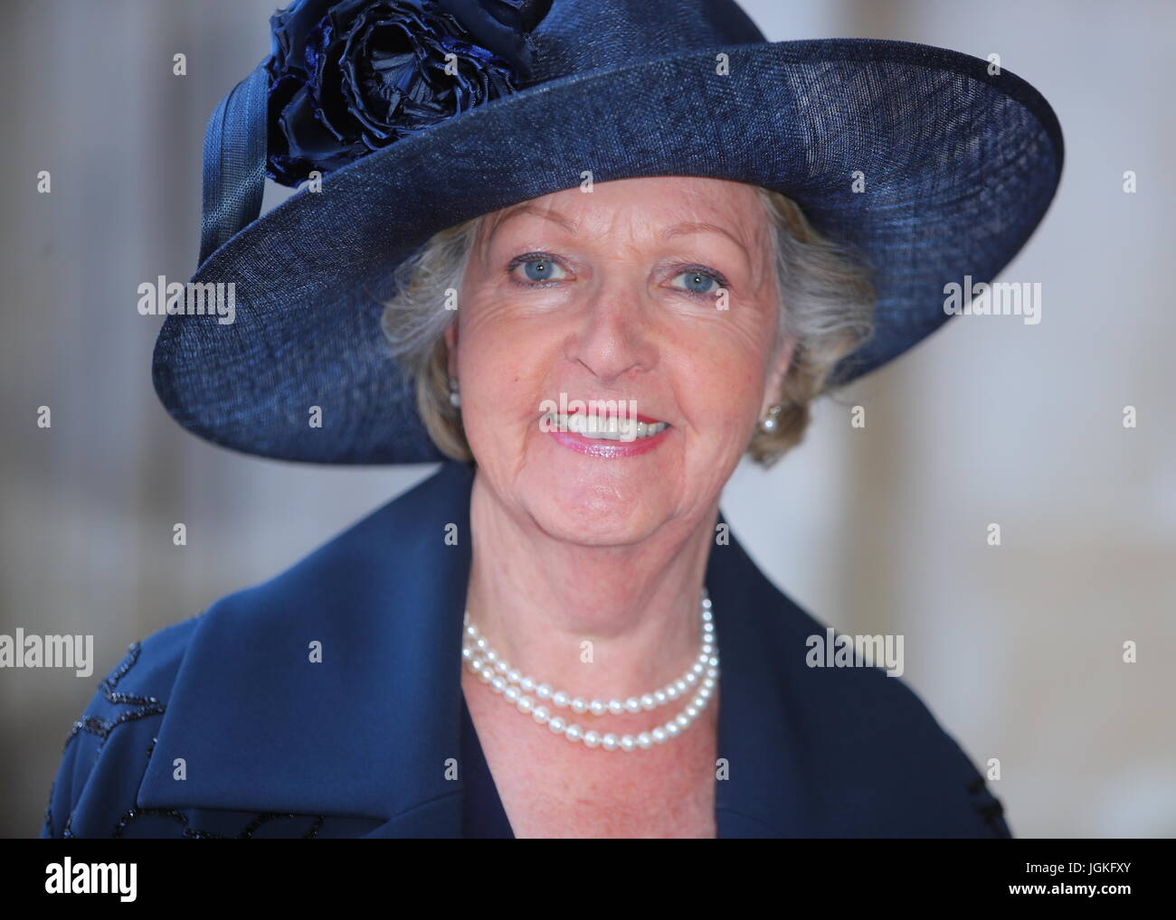 Penelope keith hi-res stock photography and images - Alamy