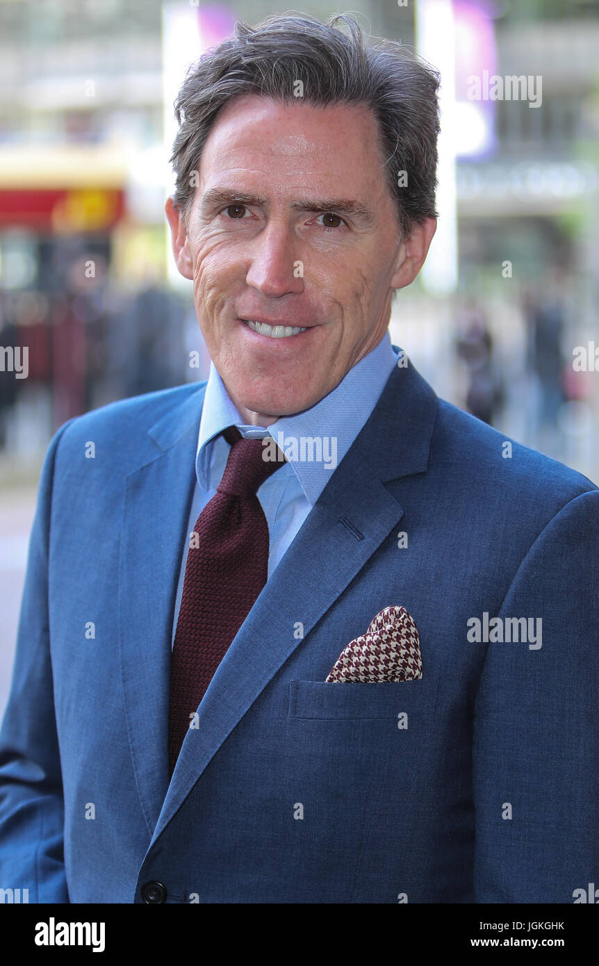A memorial service is held at Westminster Abbey for Ronnie Corbett ...