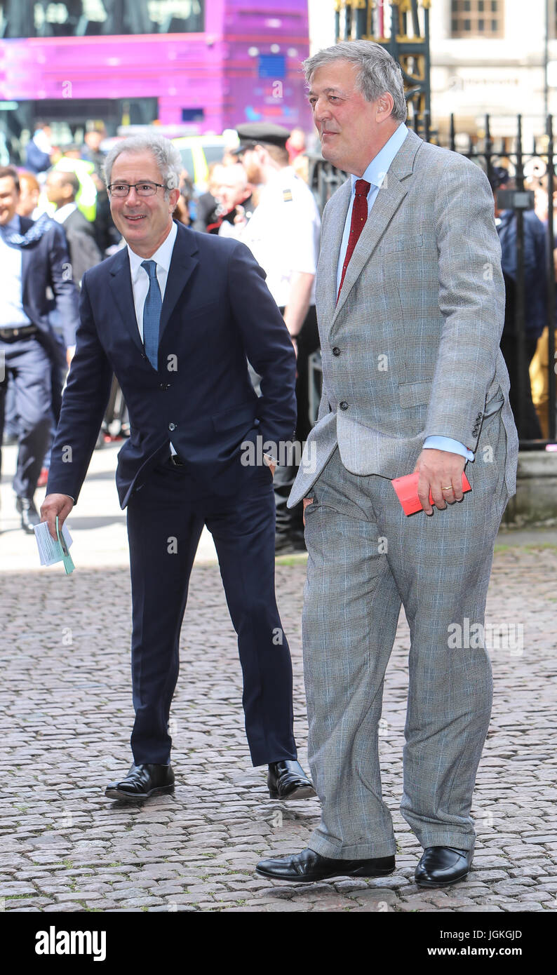 A memorial service is held at Westminster Abbey for Ronnie Corbett ...