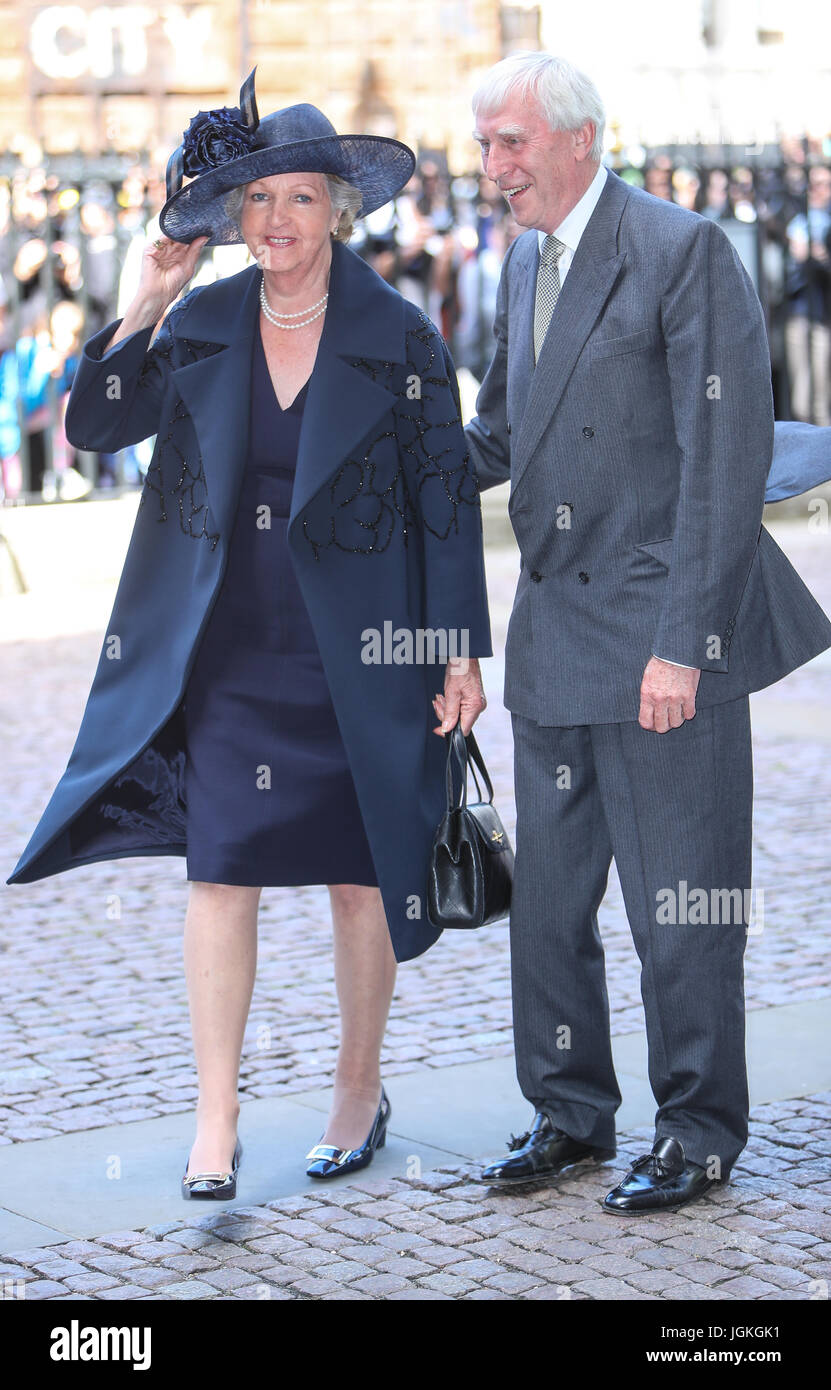 A memorial service is held at Westminster Abbey for Ronnie Corbett ...