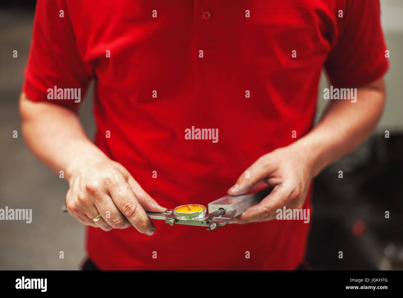 A person is measuring something accurately Stock Photo - Alamy