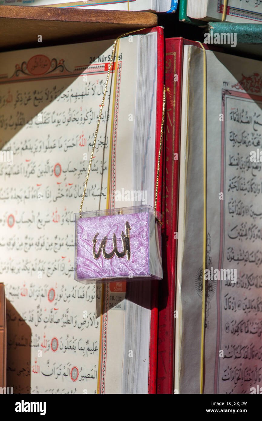 Islamic Book Shelf Stock Photos & Islamic Book Shelf Stock Images - Alamy