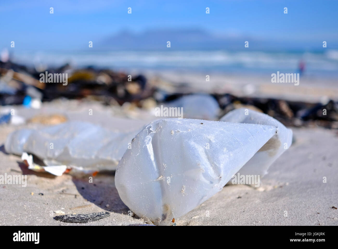 Rubbish polution beach sea hi-res stock photography and images - Alamy