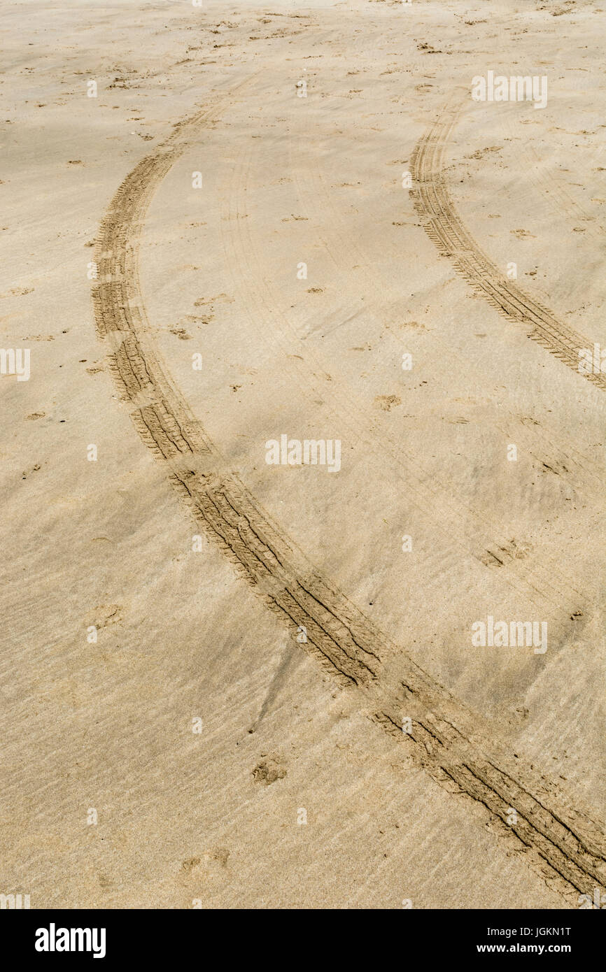 Curved tyre track hi-res stock photography and images - Alamy