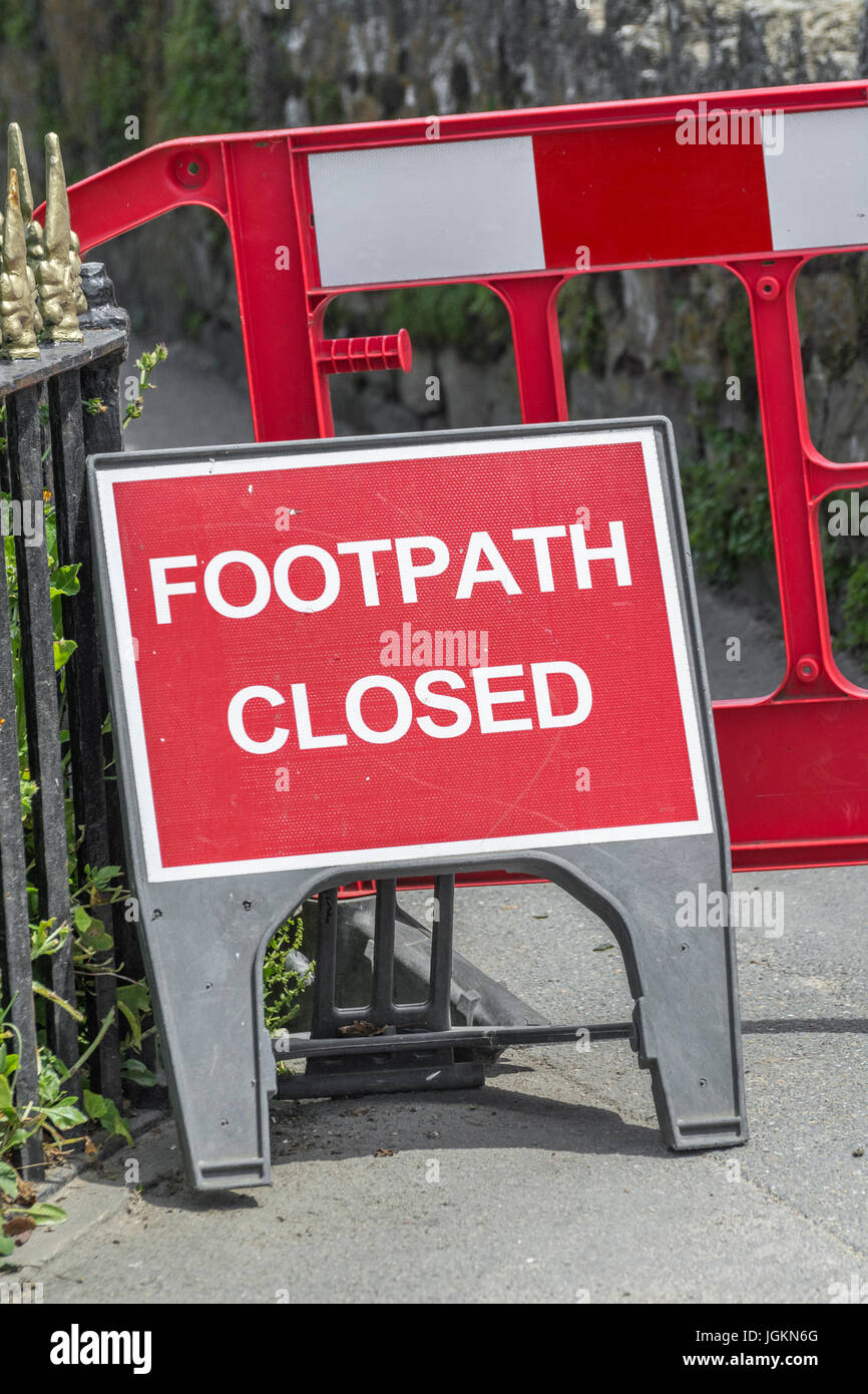 Footpath closed sign hi-res stock photography and images - Alamy