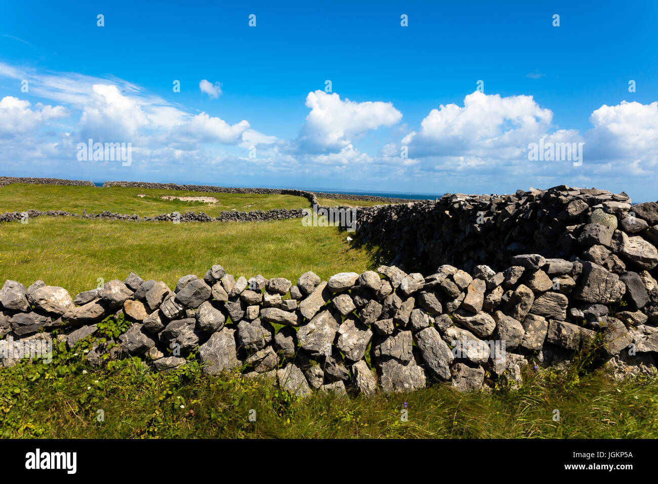 Landscape of Inish more the main Aran island Stock Photo - Alamy