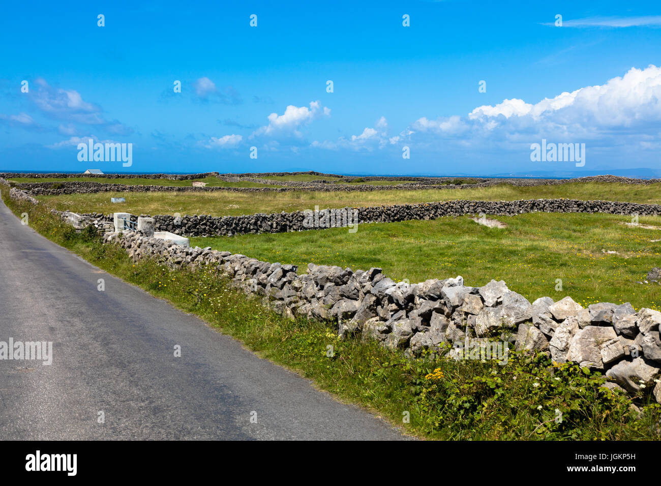 Landscape of Inish more the main Aran island Stock Photo - Alamy
