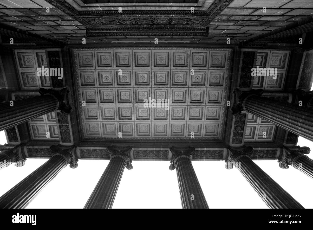 PARIS, FRANCE – 12 AUGUST 2006: Architectural elements Parisian ...